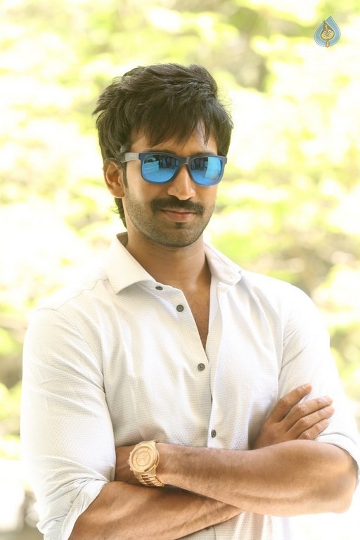 Aadhi Pinisetty Photos - Photo 2 of 21