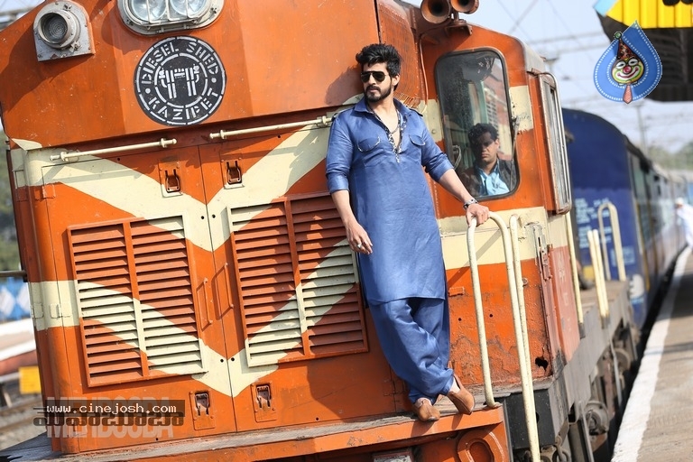 Mehbooba Movie Vishu Reddy Stills - Photo 4 of 17