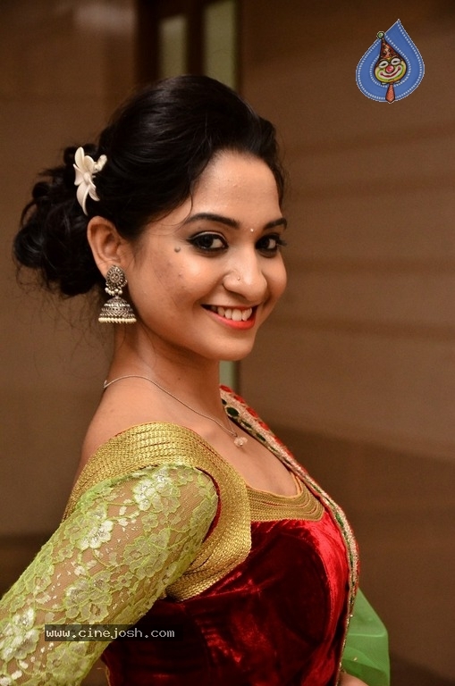 Actress Preeti Stills - Photo 3 of 11