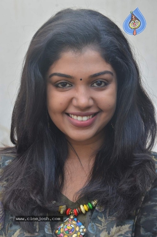 Actress Riythvika Latest Stills - Photo 3 of 11