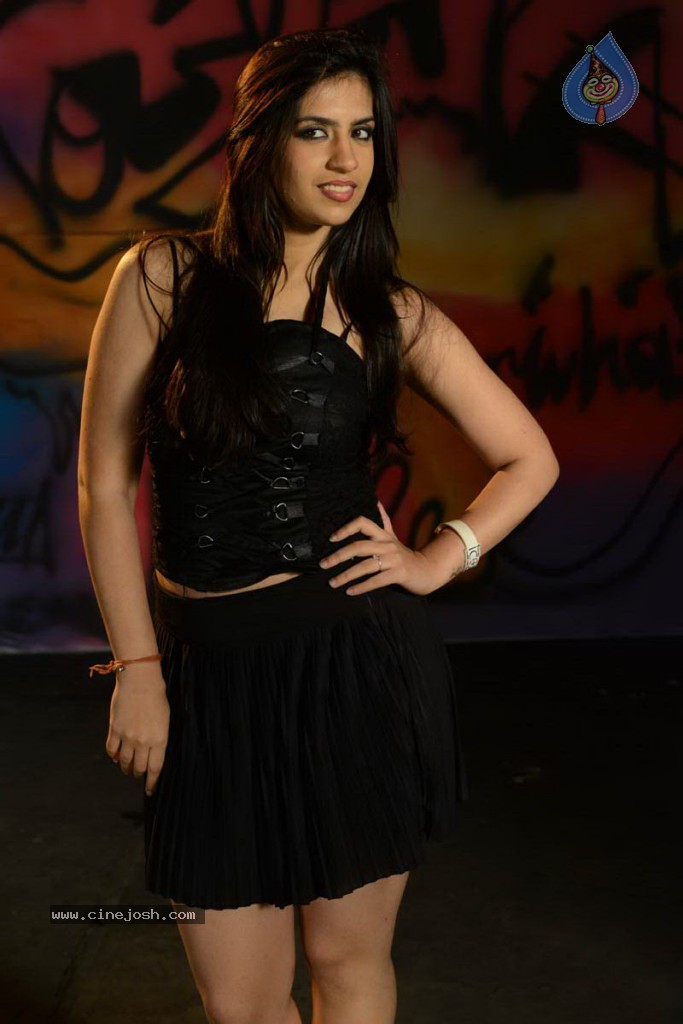 Bhavana Bhatiya Stills - Photo 3 of 34