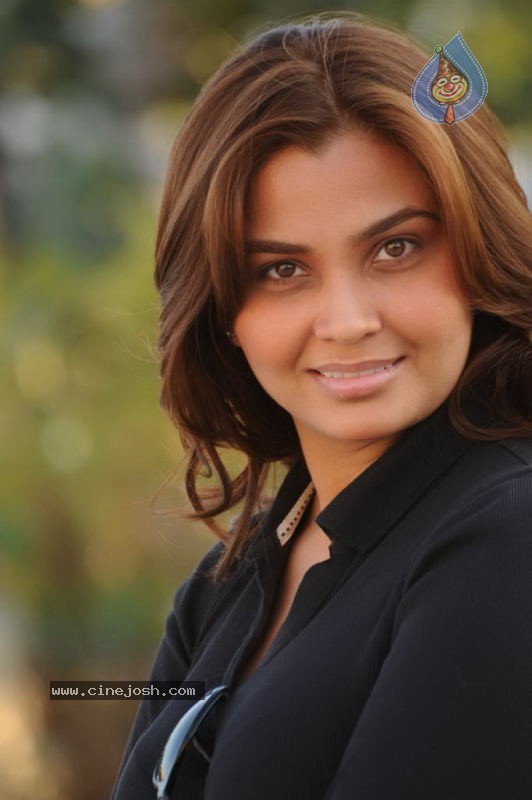 Deepali Singh Stills - Photo 3 of 90