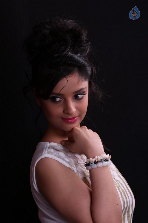 Divya New Photos - Photo 3 of 42