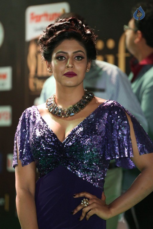 Iniya New Photos - Photo 3 of 41