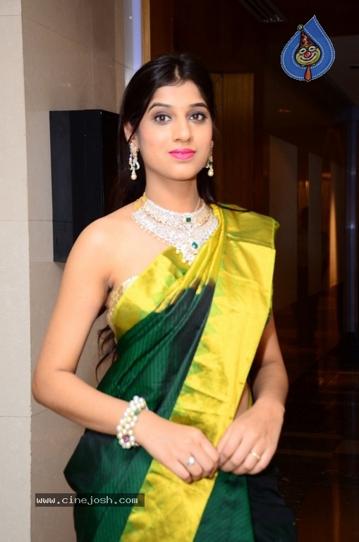 Naziya Khan New Photos - Photo 3 of 8