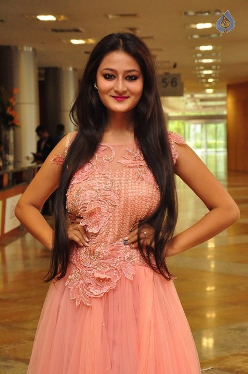 Nilofer New Gallery - Photo 3 of 21