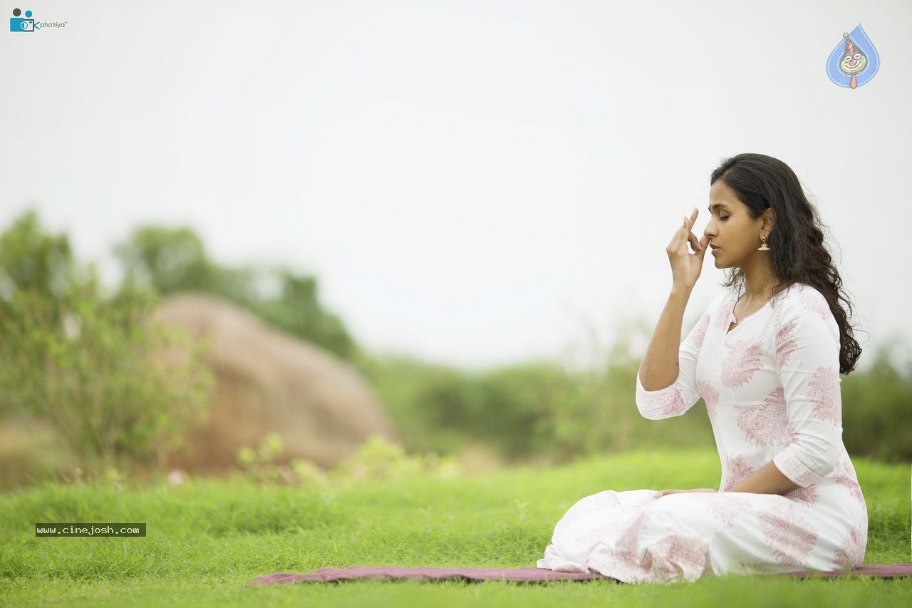 Pop Singer Smita Yoga Day Photoshoot - Photo 3 of 7