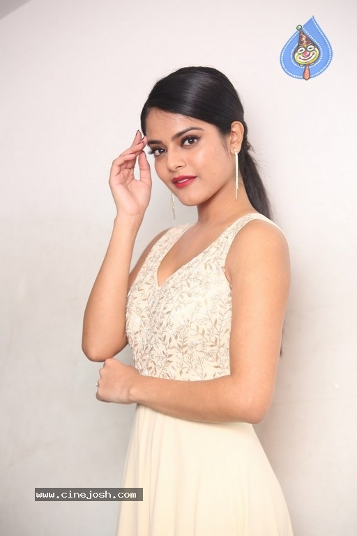Riddhi Kumar New Images - Photo 3 of 21