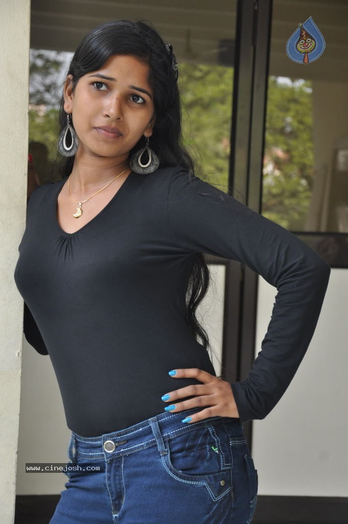 Rushi New Stills - Photo 3 of 80