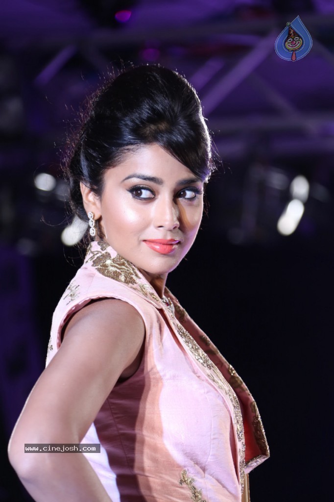 Shriya Latest Stills - Photo 3 of 58