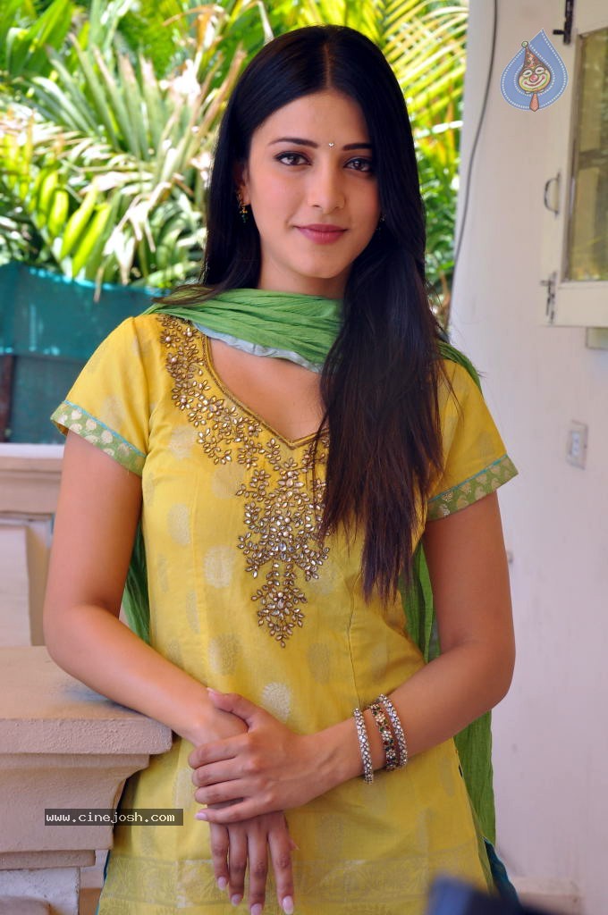 Shruti Hassan Latest Stills Photo 37 Of 54