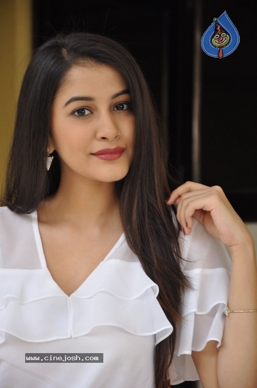 Simran Latest Photos - Photo 3 of 18