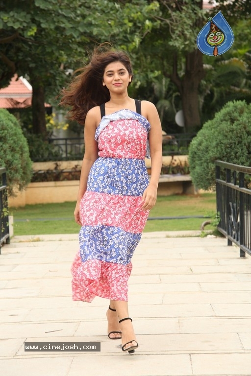 Yamini Bhaskar Stills Photo 27 Of 36