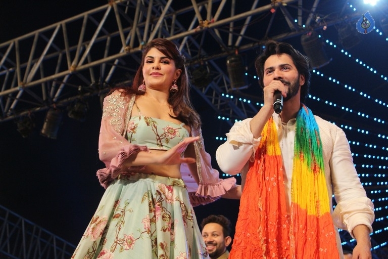 Judwaa 2 Film Team Visit Navratri Garda Night - Photo 8 of 17