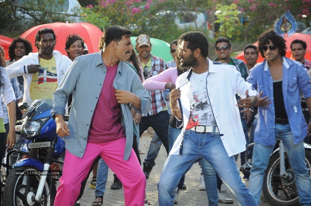 Rowdy Rathore Movie Working Stills - Photo 8 of 14