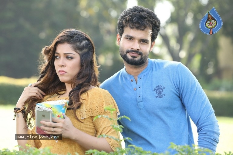 2 Friends Movie Stills - Photo 4 of 10