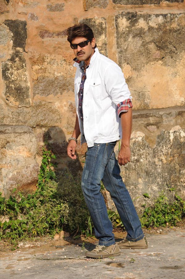 Pravarakyudu Movie - Jagapathi Babu,Priyamani Stills - Photo 7 of 47