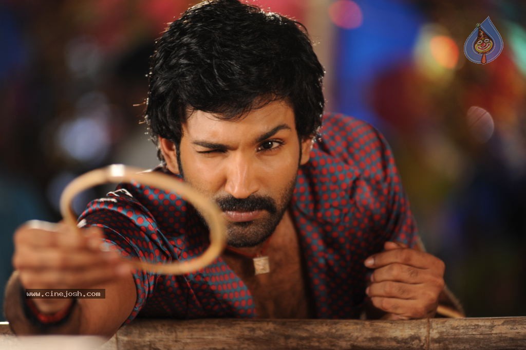 Aadhi Stills in Gundello Godari - Photo 4 of 18