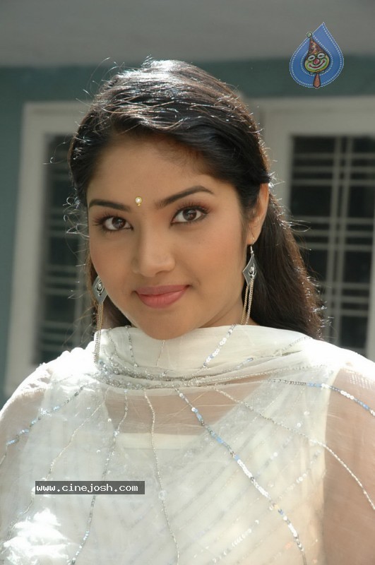 Aunty Uncle Nandagopal Movie New Stills Photo 4 Of 15