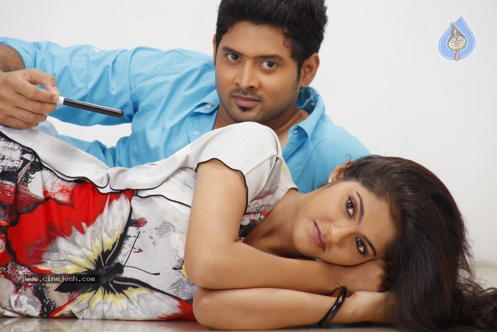 Hum Tum Movie New Gallery - Photo 4 of 67