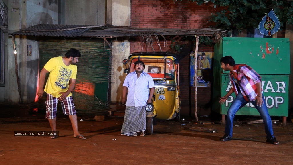 Pakdo Pakdo Movie New Stills - Photo 4 of 10