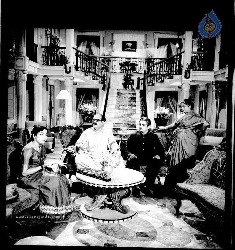 Ramudu Bheemudu Movie Stills - Photo 4 of 14