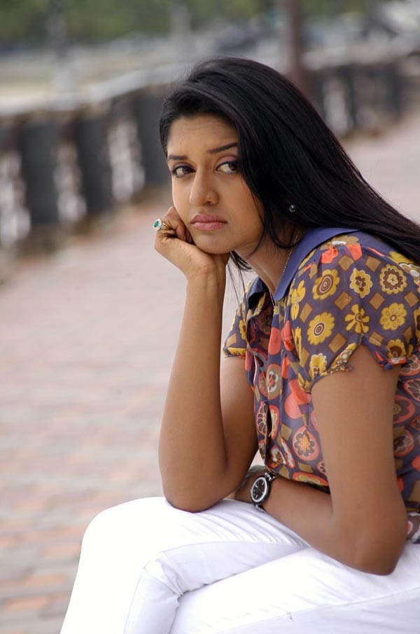 Tarun - Vimala Raman - Supreme Movies - Photo 4 of 83