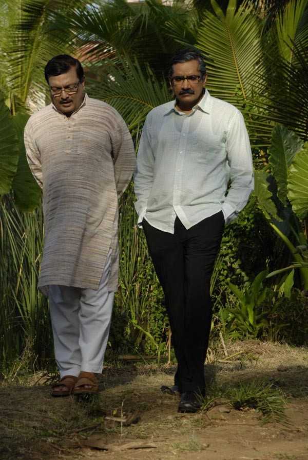 Village lo Vinayakudu Movie Stills - Photo 4 of 8