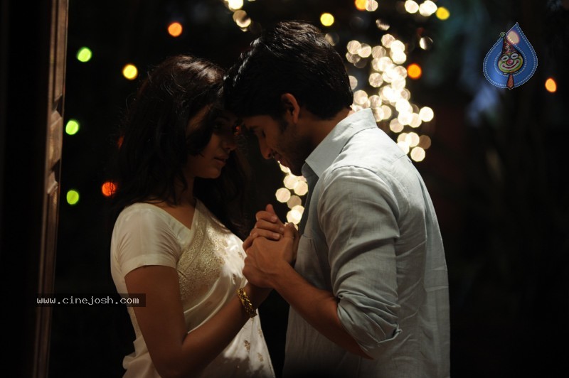 Ye Maaya Chesave New Pics - Photo 1 of 6