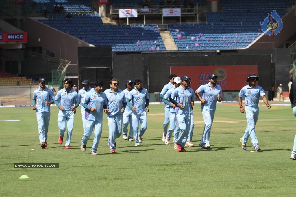 Bhojpuri Dabanggs Vs Bengal Tigers Match Photos Photo 40 Of 71
