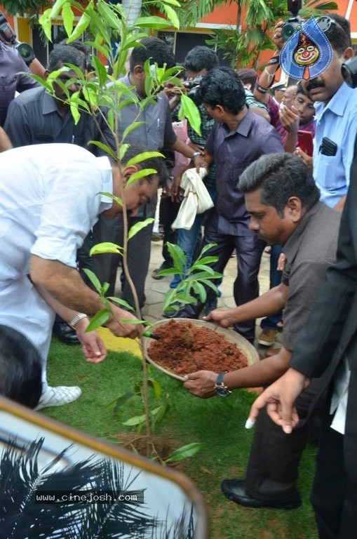 Dr Isari K Ganesh Birthday Celebration 2018 Photos - Photo 23 of 35