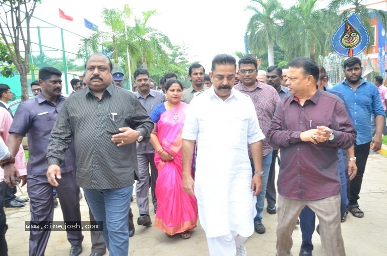 Dr Isari K Ganesh Birthday Celebration 2018 Photos - Photo 30 of 35