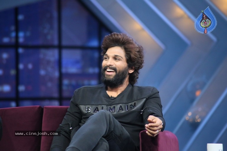 Allu Arjun and Samantha from the sets of SamJam - Photo 6 of 20