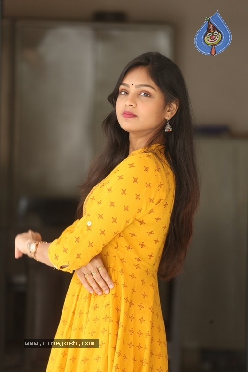 Anu Varna Photos - Photo 3 of 15