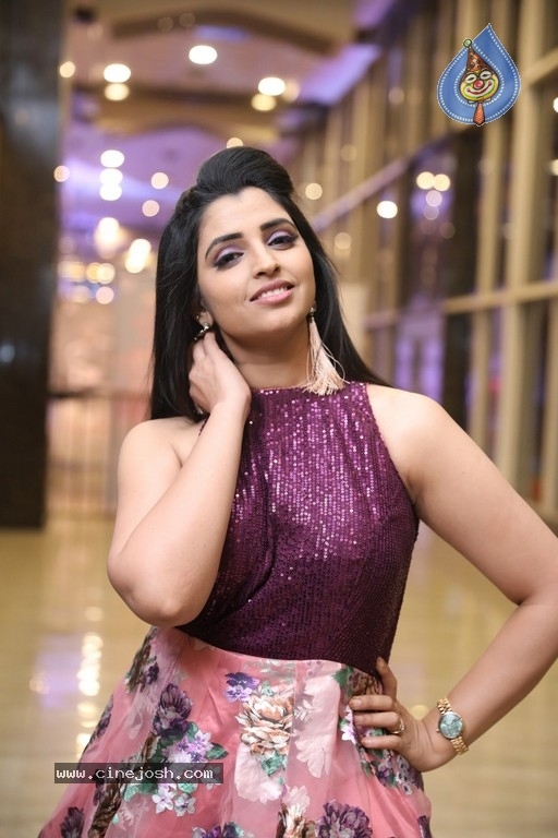 Anchor Syamala Pics - Photo 3 of 19