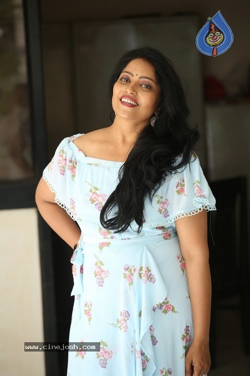 Sandhya Rani Photo 5 Of 9
