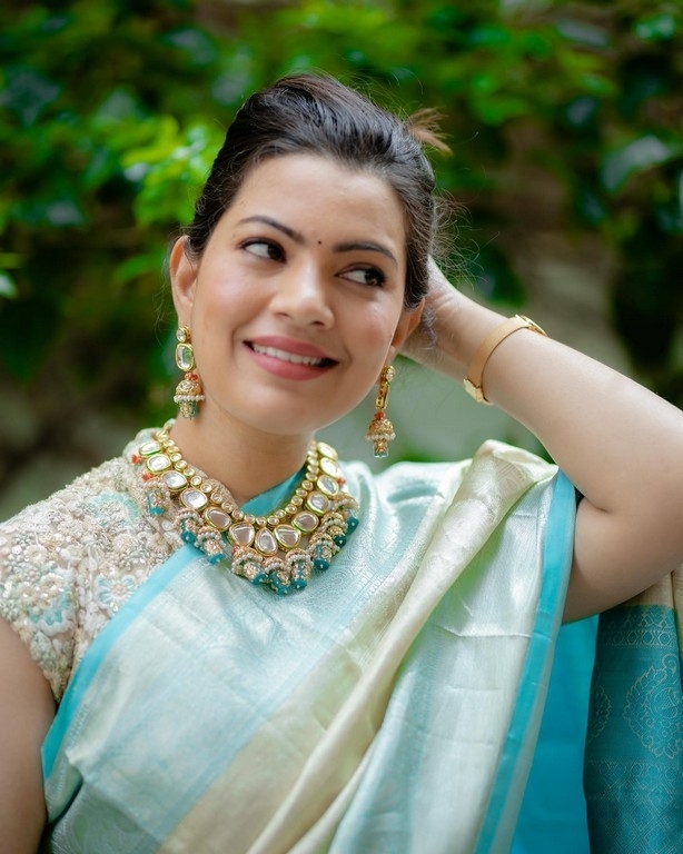 Geetha Madhuri Pics - Photo 3 of 6
