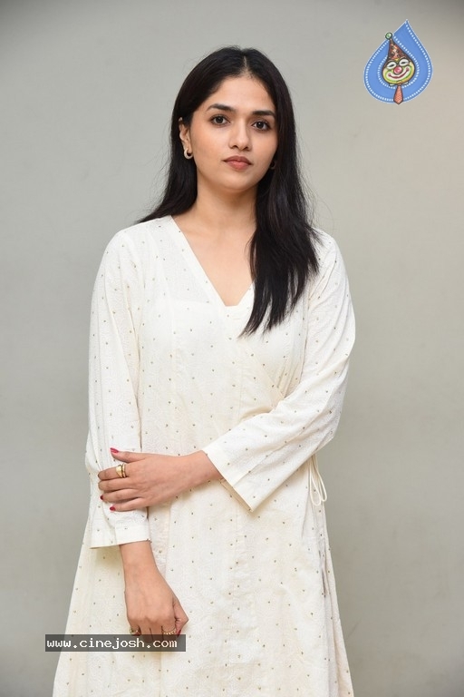 Sunaina Photos - Photo 3 of 18