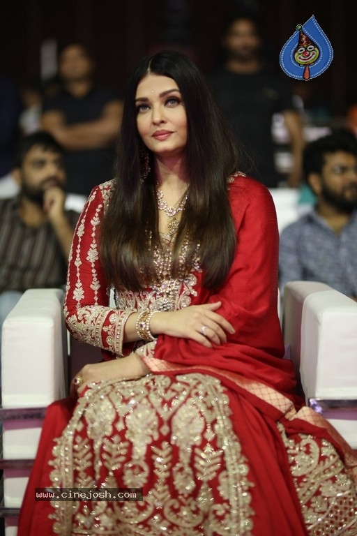 Aishwarya Rai Photos - Photo 3 of 20