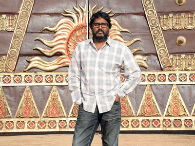 కత్తి మీద సాము చేస్తోన్న క్రియేటివ్‌ డైరెక్టర్‌..! కత్తి మీద సాము ...