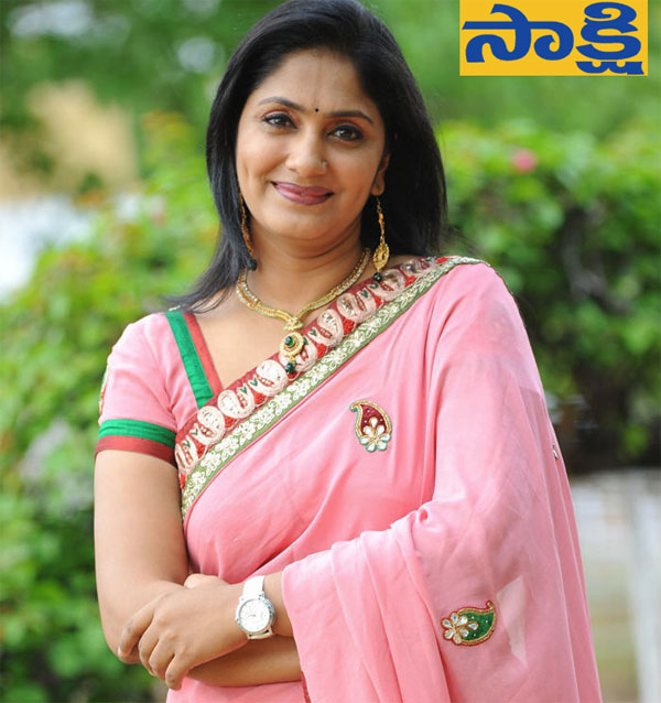 ఇక సాక్షి టార్గెట్..యాంకర్ ఝాన్సీనా? ఇక సాక్షి టార్గెట్..యాంకర్ ఝాన్సీనా?